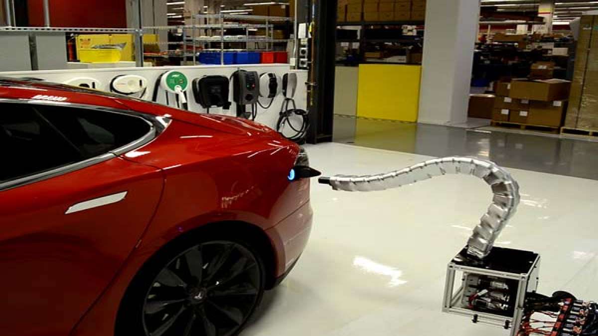 Tesla's 'solid metal snake' automatic car charger - Kannada DriveSpark