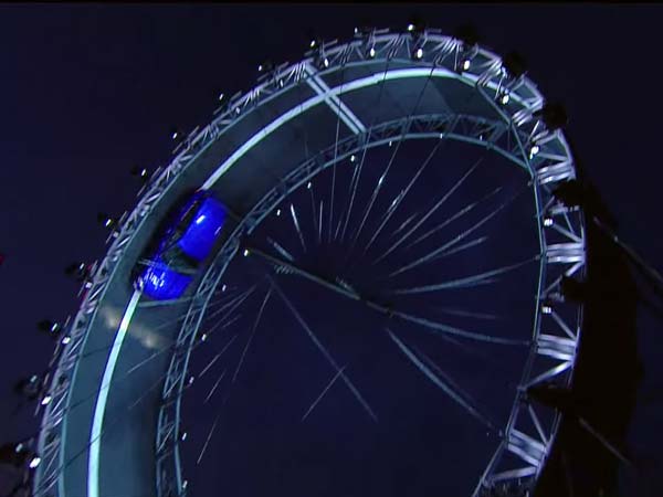 New Jaguar car and stunt pro Terry Grant defy gravity with largest loop ...